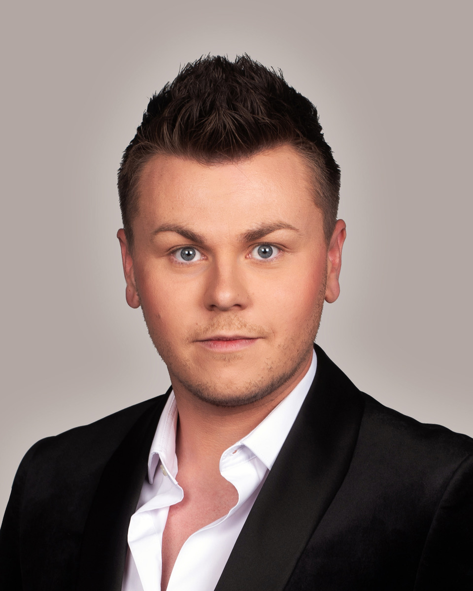 JJ COLOUR 2 HEADSHOT 2020 | Marina Theatre, Suffolk